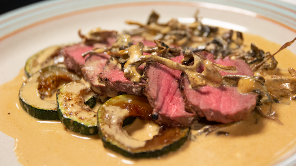 Hjortefilet med skogsopp og vilt